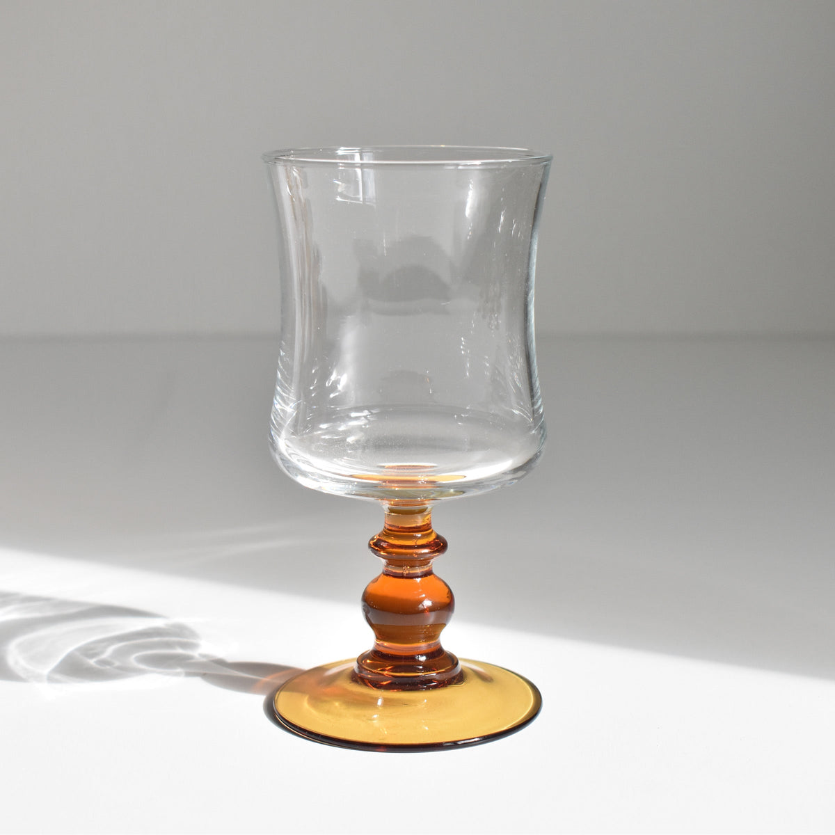 ヴィンテージ赤ワイングラス アルコロック Antique — Loane Interior