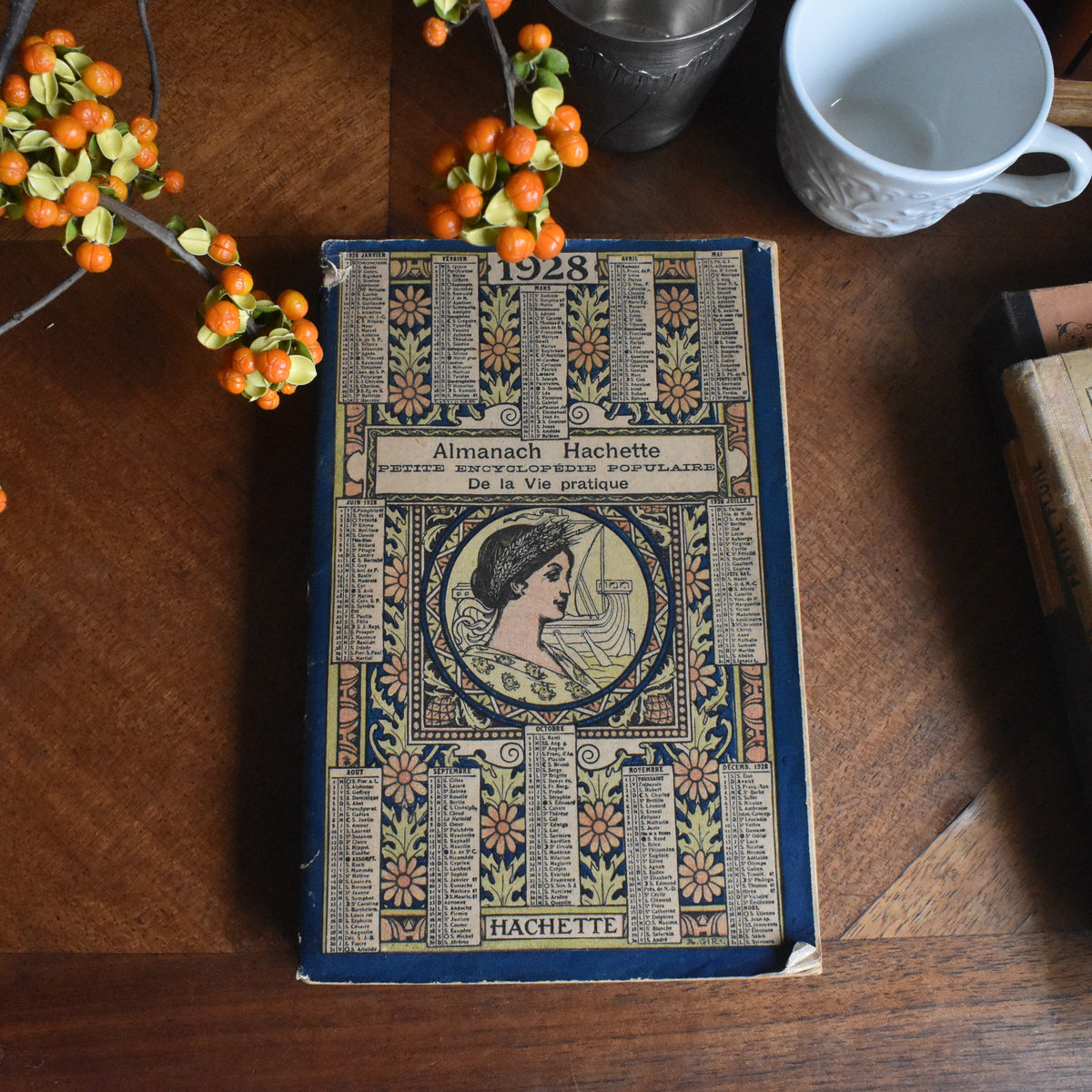 ヴィンテージ本 Almanach Hachette 1928 （年鑑） — Loane Interior