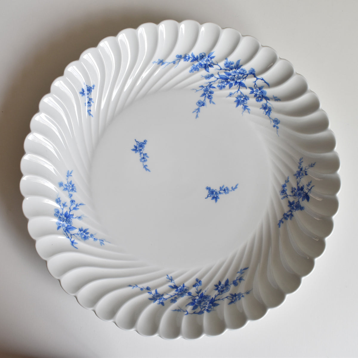 ヴィンテージ深い大皿 リモージュアビランド Cerisier Bleu — Loane Interior