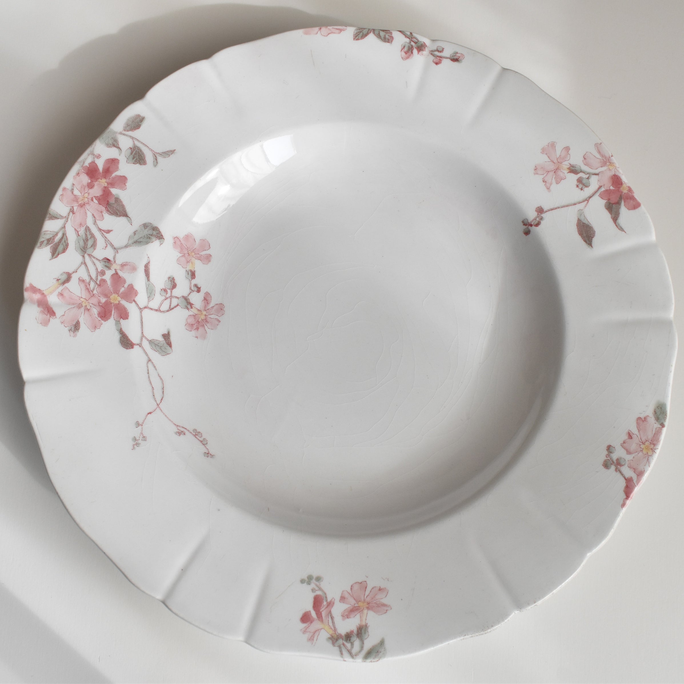 アンティーク深皿 KGリュネヴィル Fleurs roses E — Loane Interior