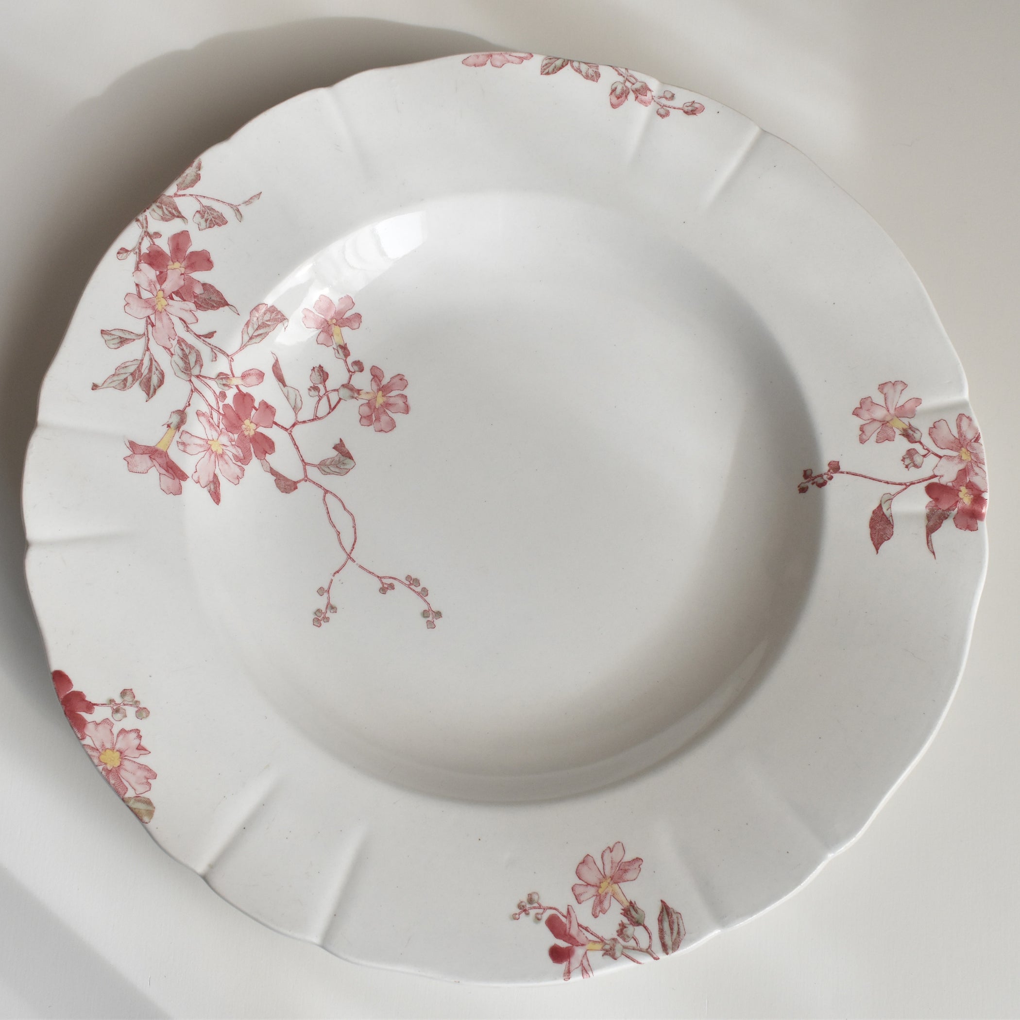 アンティーク深皿 KGリュネヴィル Fleurs roses F — Loane Interior