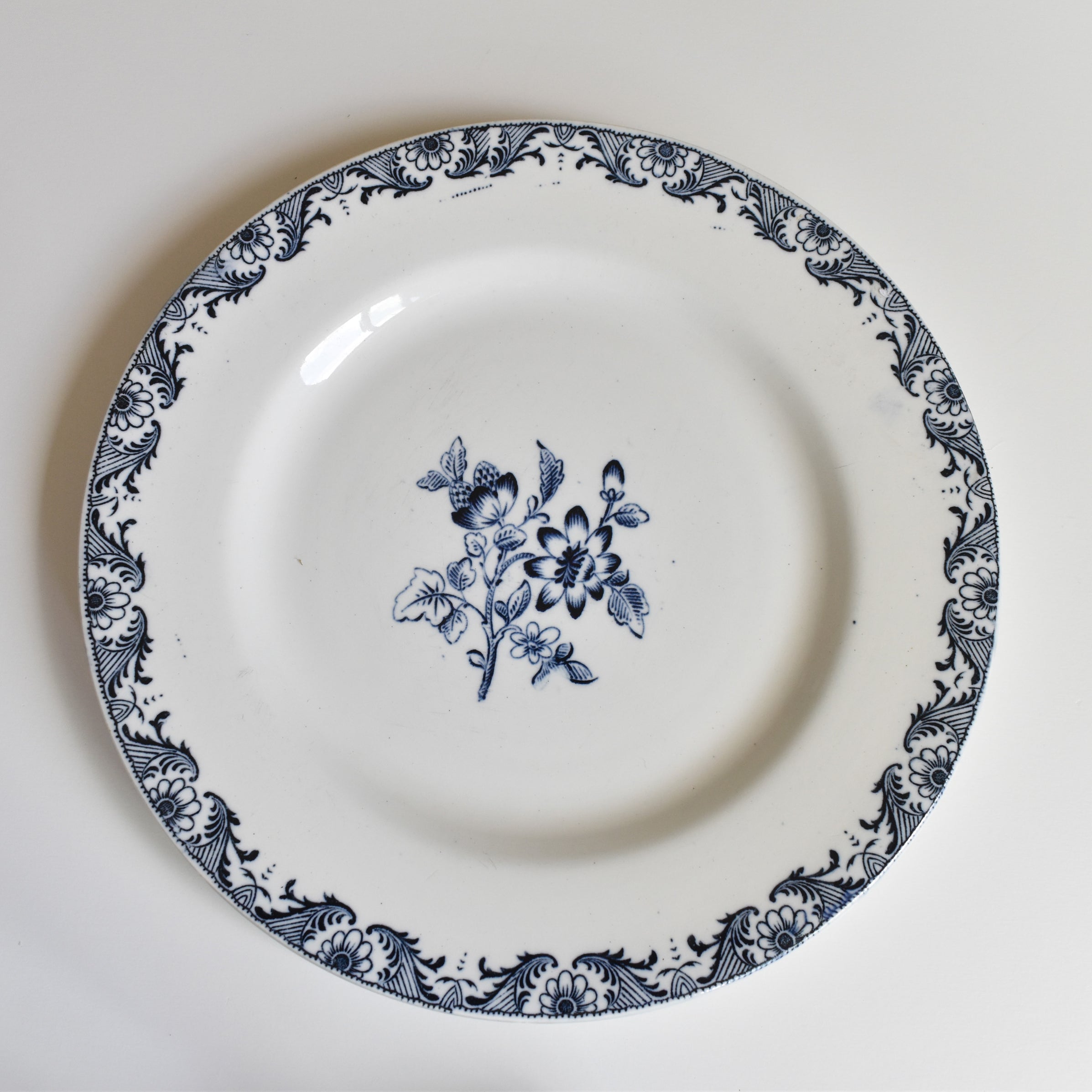 アンティークプレート KG LUNEVILLE Moustier B — Loane Interior