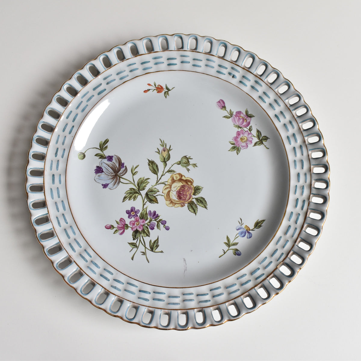 アンティークプレート ブルーパニエレーリフ Fleurs B — Loane Interior