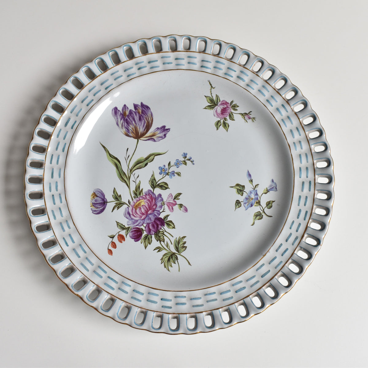 アンティークプレート ブルーパニエレーリフ Fleurs G — Loane Interior