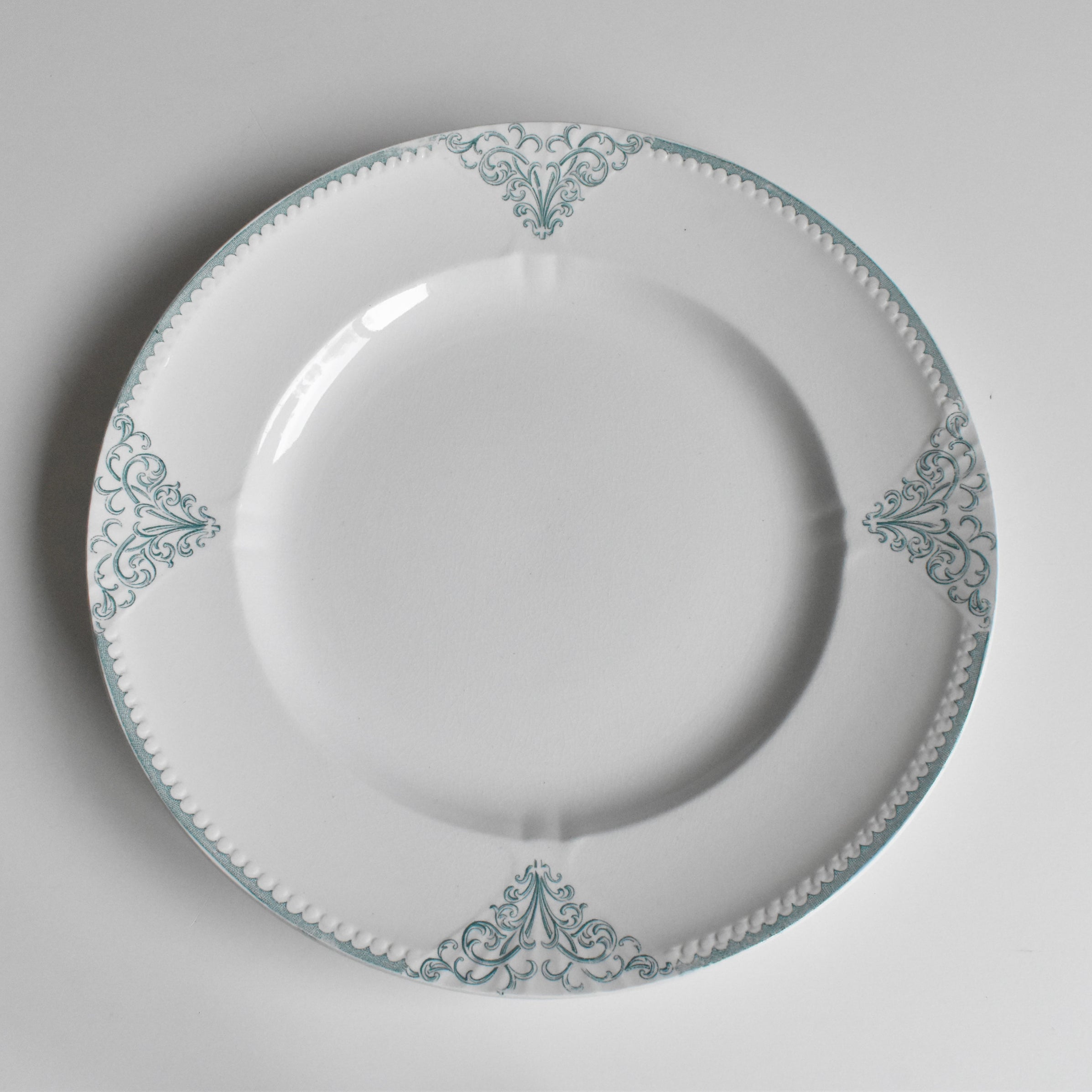 アンティークプレート U&Cサルグミンヌ Provence (プロヴァンス） A — Loane Interior