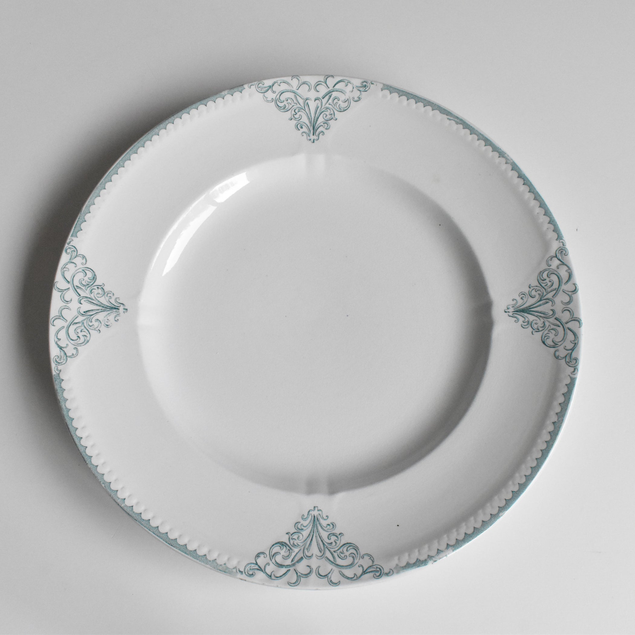 アンティークプレート U&Cサルグミンヌ Provence (プロヴァンス） E — Loane Interior