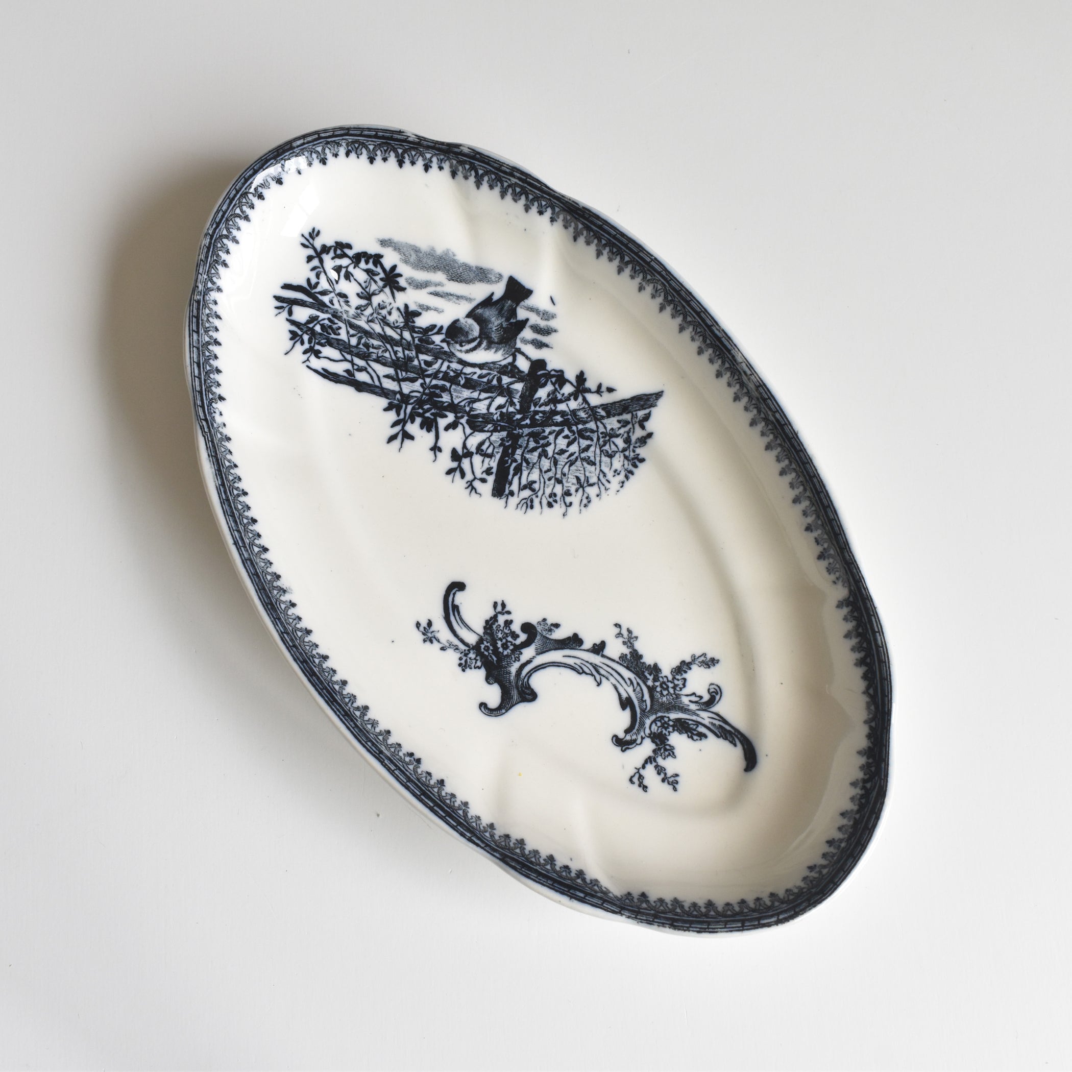 アンティーク ラヴィエ ペクソンヌ Rocaille (ローカイユ） B — Loane Interior