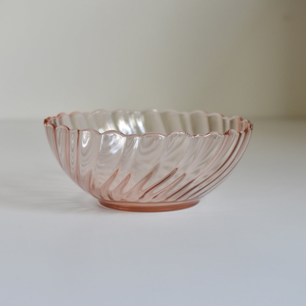 ヴィンテージボウル Arcoroc Rosaline （ご予約済み） — Loane Interior