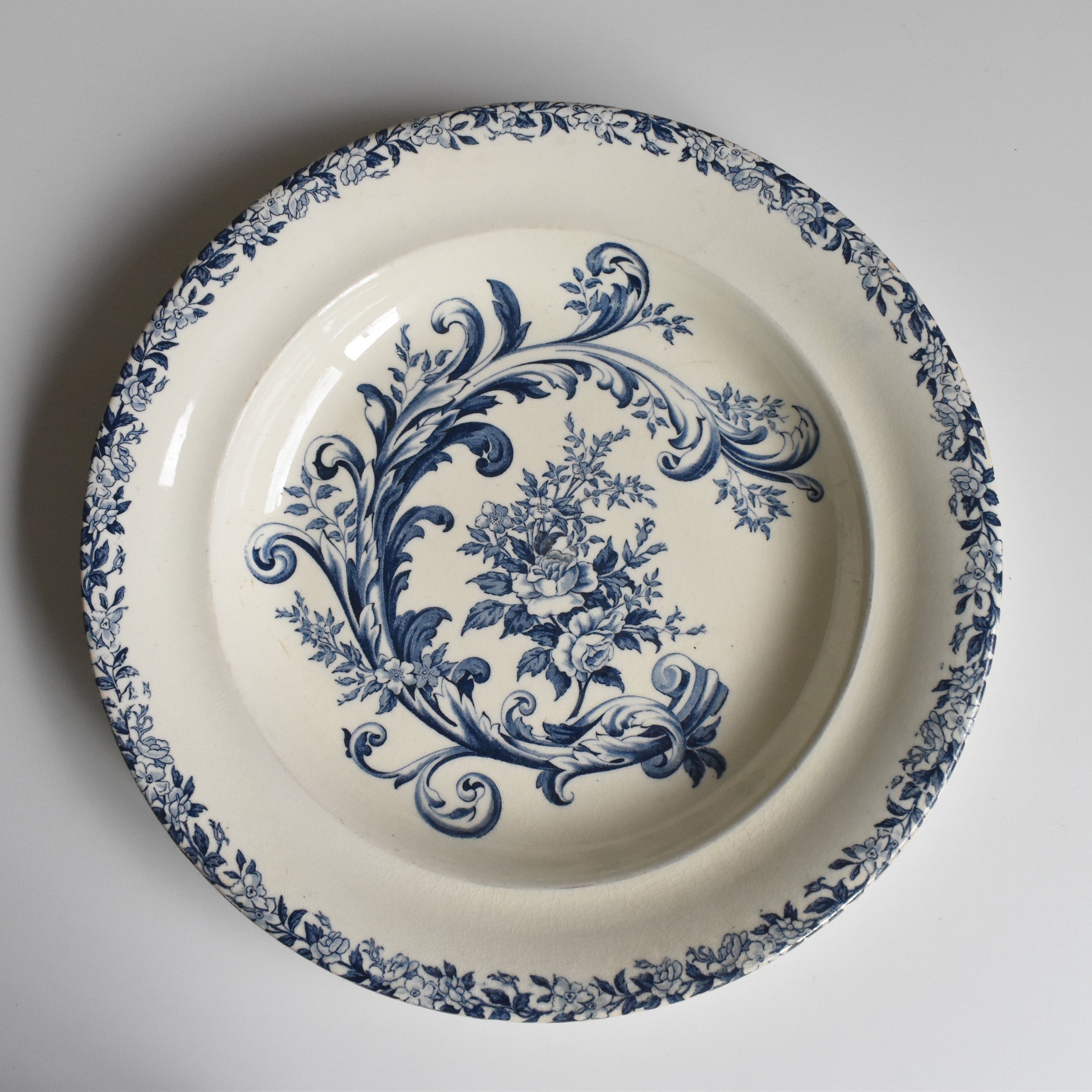アンティーク深い大皿 S&Gクレールフォンテーヌ Rocaille（ローカイユ） — Loane Interior