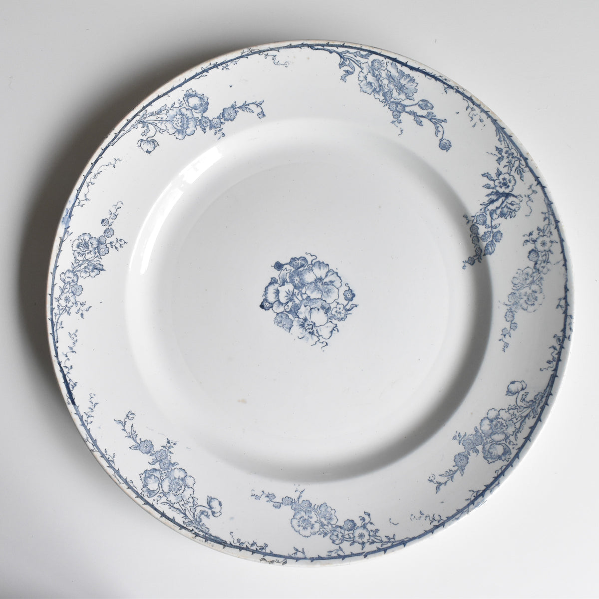 アンティーク大皿 クレイユモントロー Aubépine（オベピーヌ） — Loane Interior