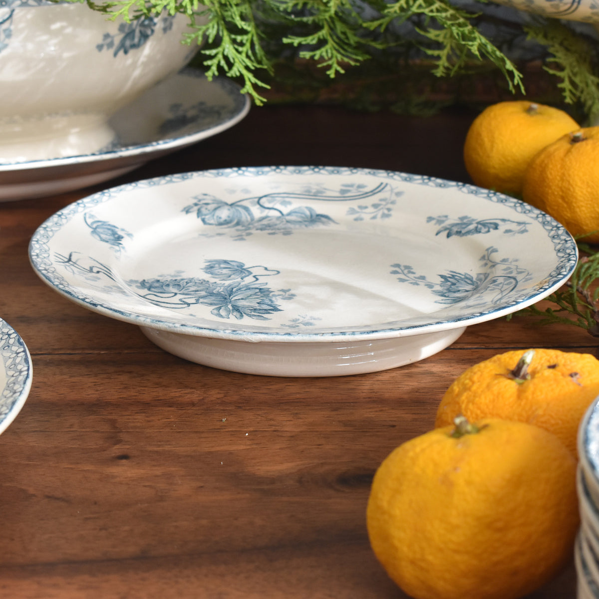 アンティーク脚付きプレート U&Cサルグミンヌ Royat（ロワイヤ） — Loane Interior