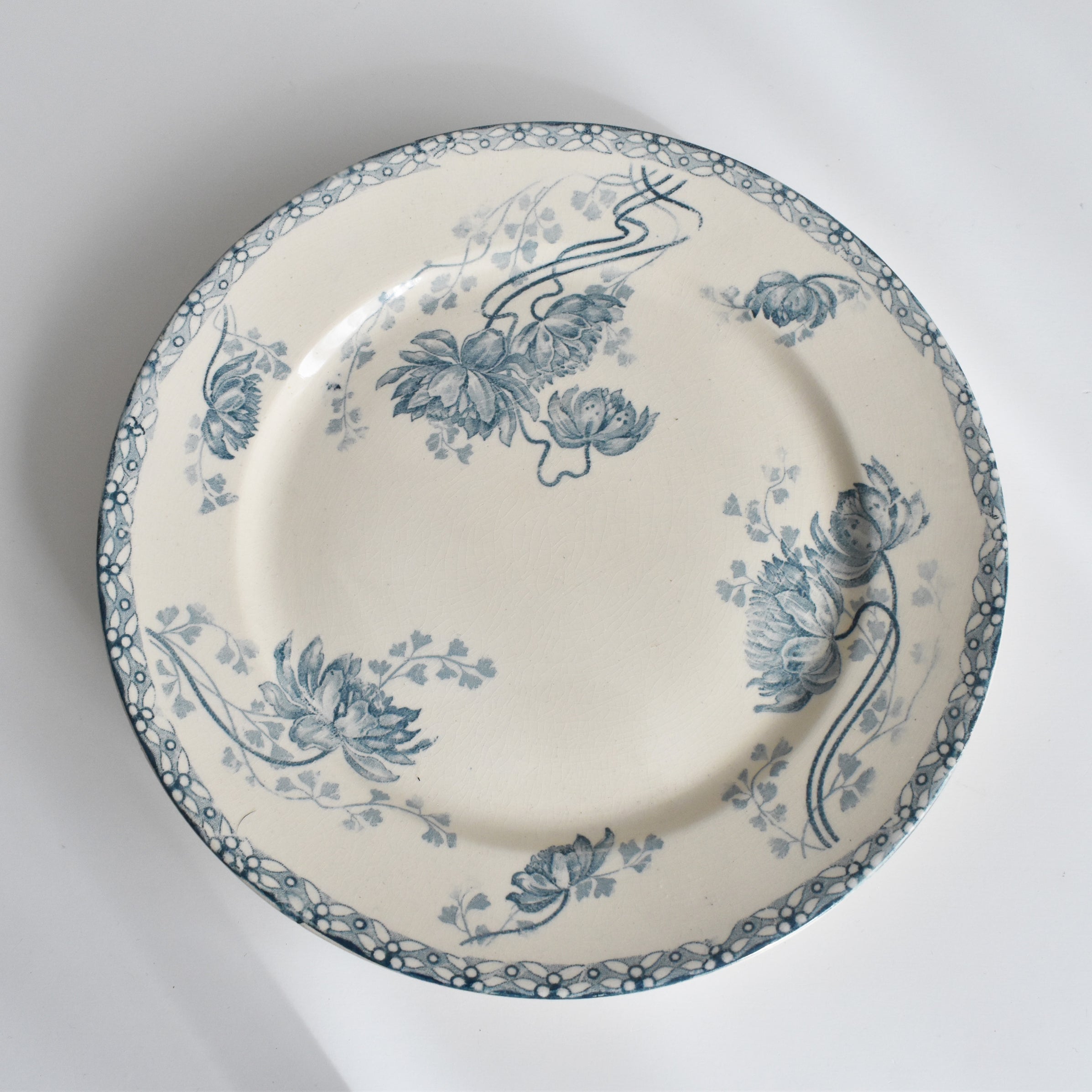 アンティーク脚付きプレート U&Cサルグミンヌ Royat（ロワイヤ） — Loane Interior