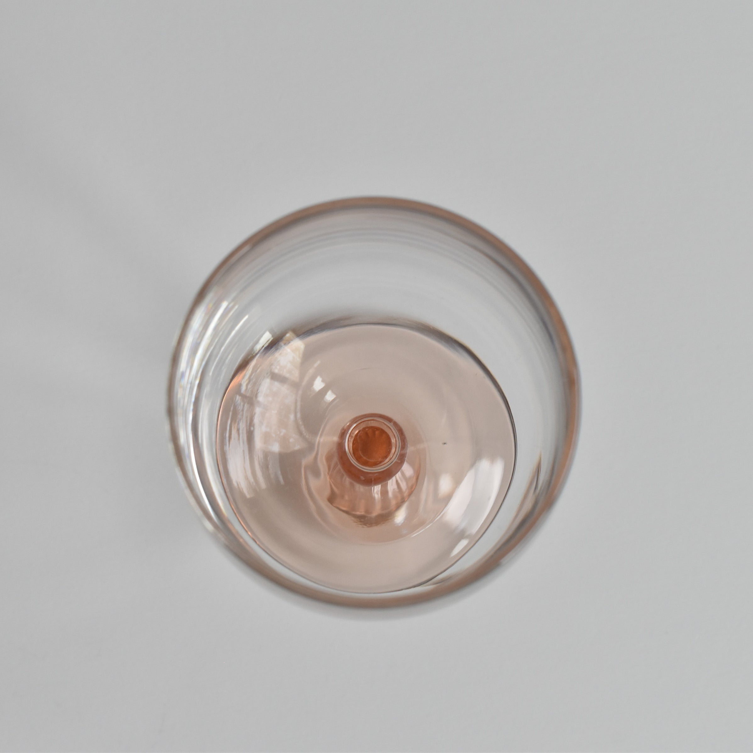 ヴィンテージ白ワイングラス リュミナルク Pink Stem — Loane Interior