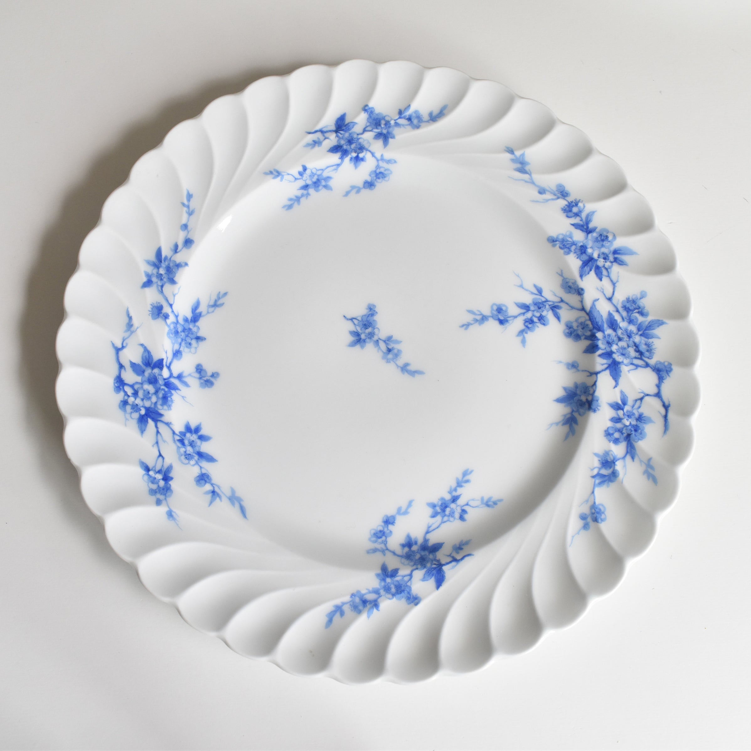 ヴィンテージプレート リモージュ アビランド Cerisier Bleu (スリジエ ブルー）A — Loane Interior