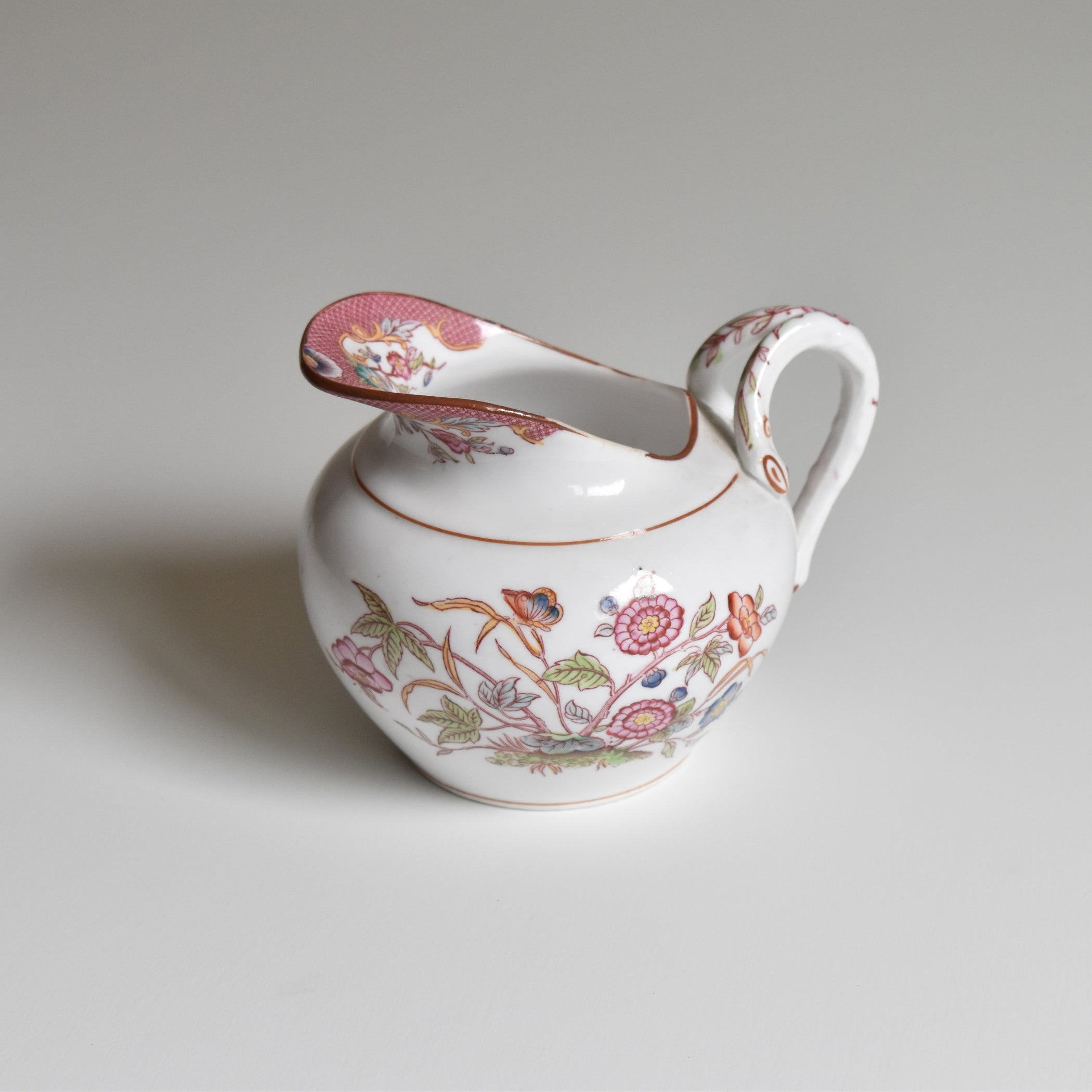 アンティーククリーマー サルグミンヌ Minton 216 — Loane Interior