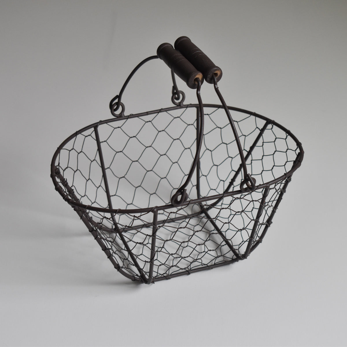 ヴィンテージ アイアンバスケット — Loane Interior