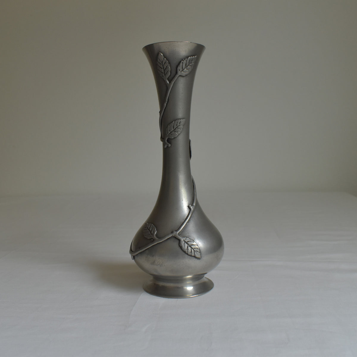 ヴィンテージピューター 花瓶 Rose Design(大阪店に展示中） — Loane Interior